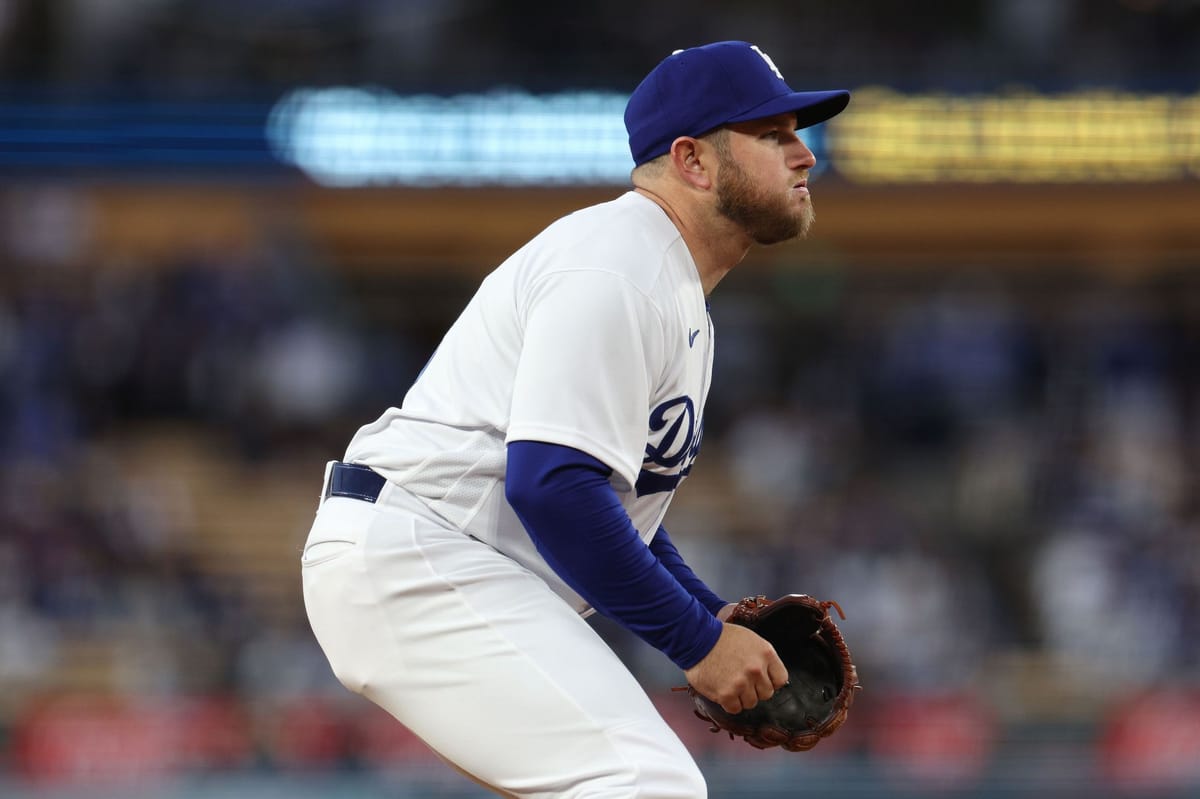 What happened to Max Muncy? Dodgers 3B walks off after freak ground ...