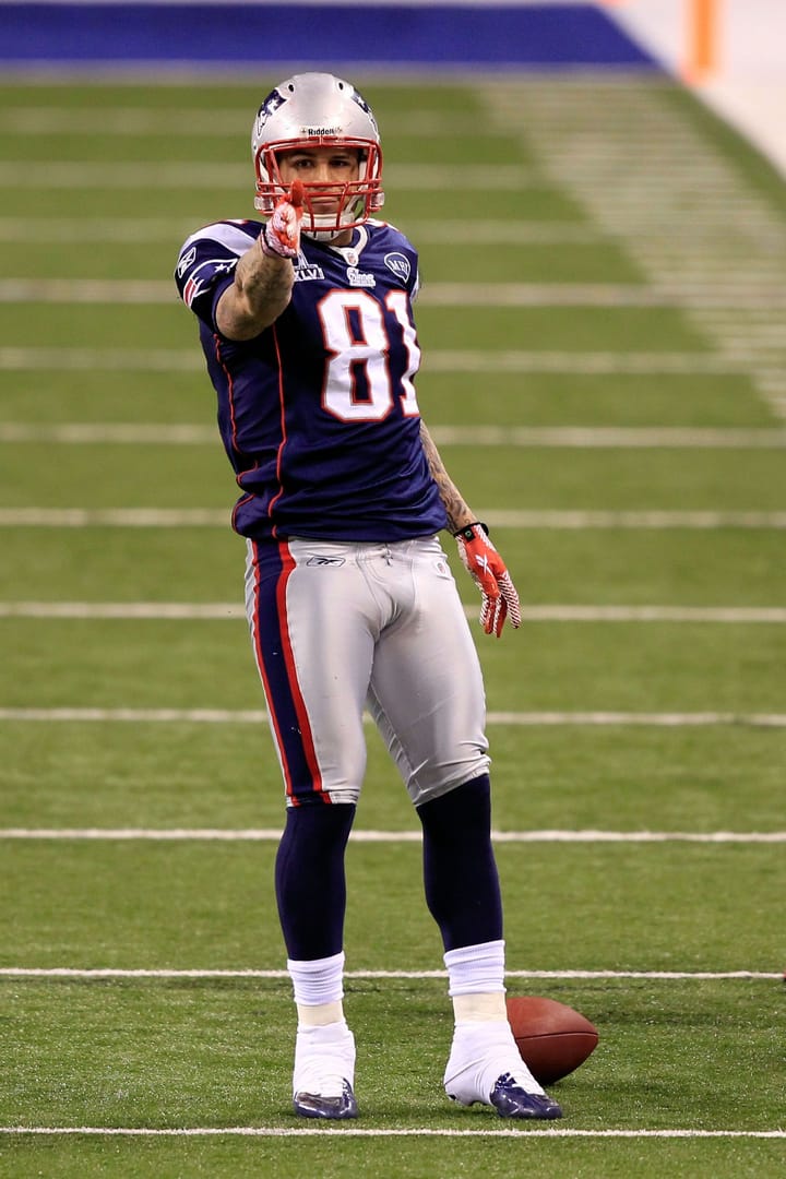 What happened to Aaron Hernandez’s brother? DJ Hernandez cuts deal ...