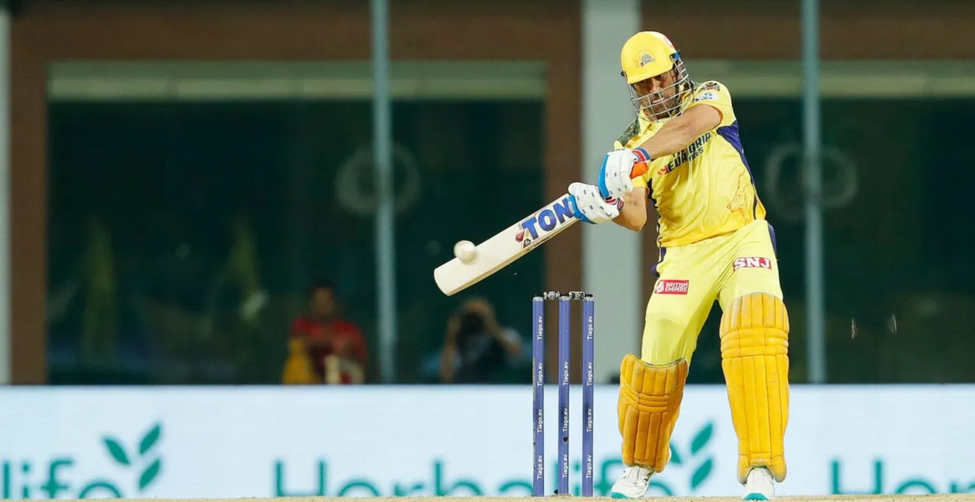 [WATCH] MS Dhoni smashes two back-to-back sixes during IPL 2023 game vs LSG