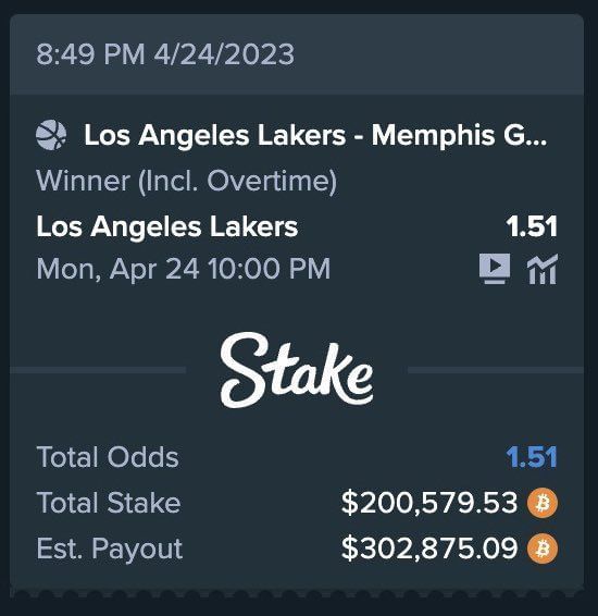 "No way xQc is sitting like this": Picture of Twitch streamer attending ...