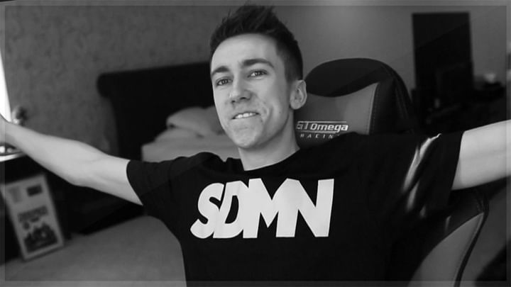 How old is Miniminter?