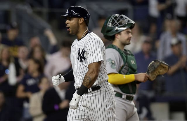 New York Yankees fans react to struggling slugger Aaron Hicks exiting ...