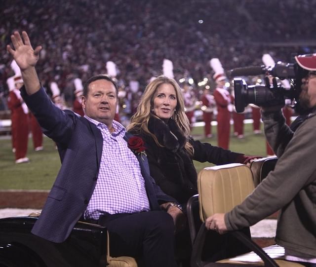 Who is Bob Stoops' wife, Carol Stoops? Renegades head coach's personal ...