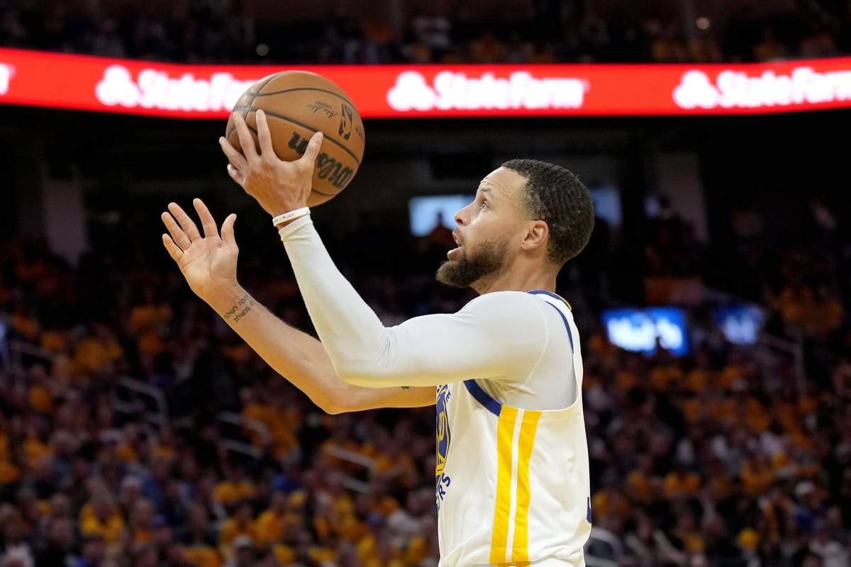 Watch: Steph Curry drains buzzer-beater to give Warriors an 11-point halftime lead