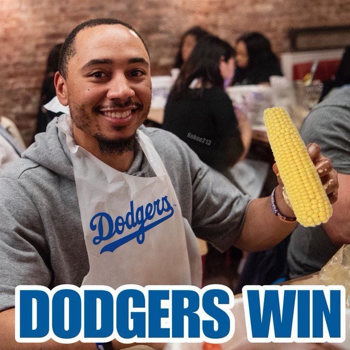 MLB fans applaud Mookie Betts laughing off crass banner during game vs ...