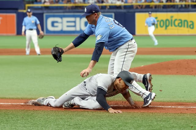 Yankees fans shocked by Aaron Hicks giving up on crucial play in extra ...