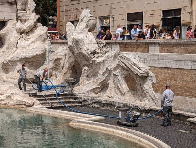 Trevi Fountain: “Prison time”: Rome’s Trevi Fountain turns black during ...