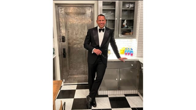 New York Yankees legend Alex Rodriguez challenges beauty standards ...