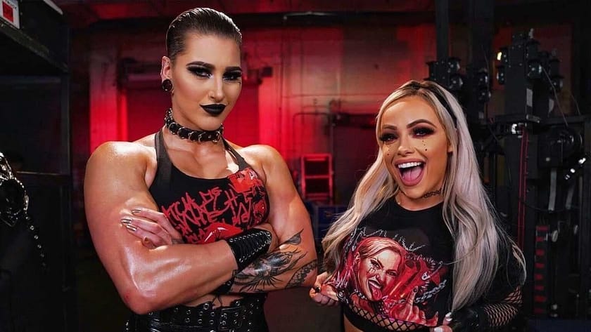 "Rhea looks more into it" - Twitter goes wild after female WWE star ...