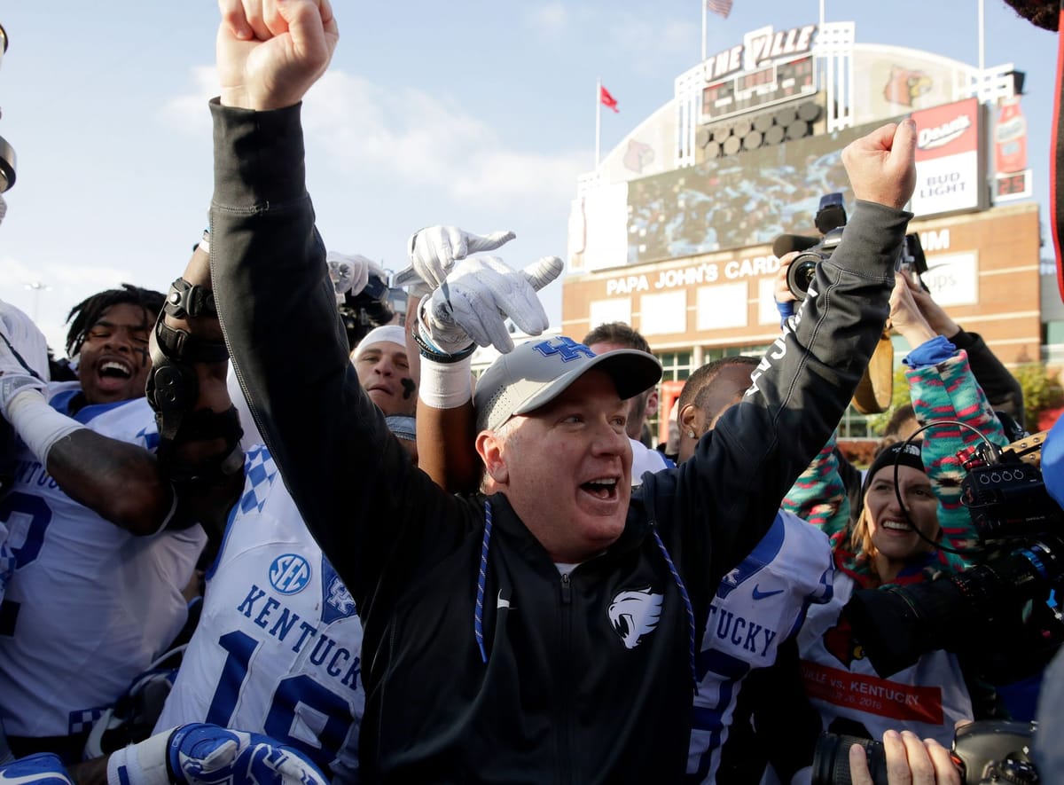 Who is Bob Stoops' wife, Carol Stoops? Renegades head coach's personal ...