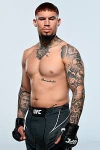 lightweight: PHOTO: Massive difference in the physique of UFC Charlotte ...