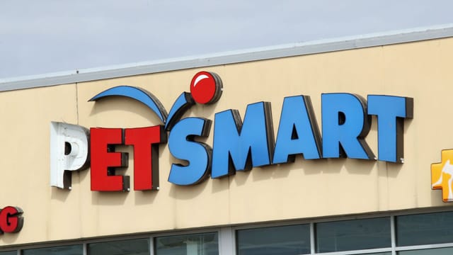 "Well then they get the bud light too": Pet Smart comes under fire for ...