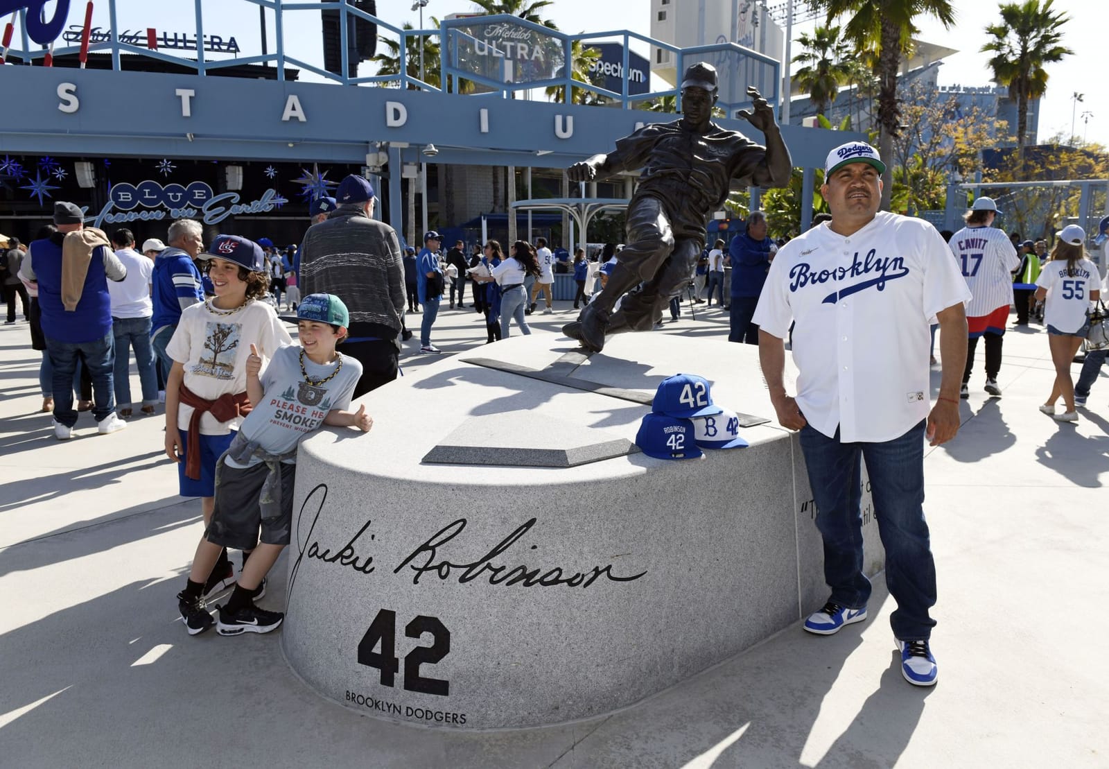 MLB fans react to scary fight between Los Angeles Dodgers fans at ...