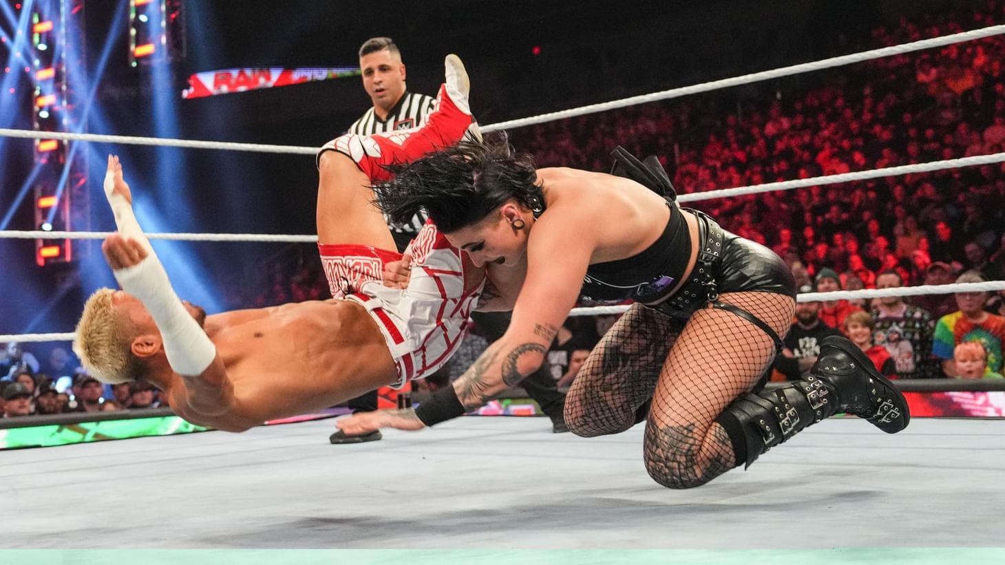 Hall of Famer beaten down by female superstar - 4 male WWE stars who ...