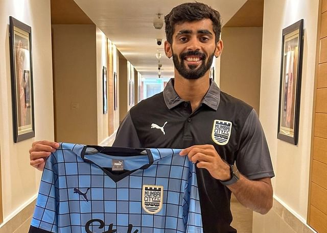 Mumbai City FC complete the signing of full-back Akash Mishra from Hyderabad FC