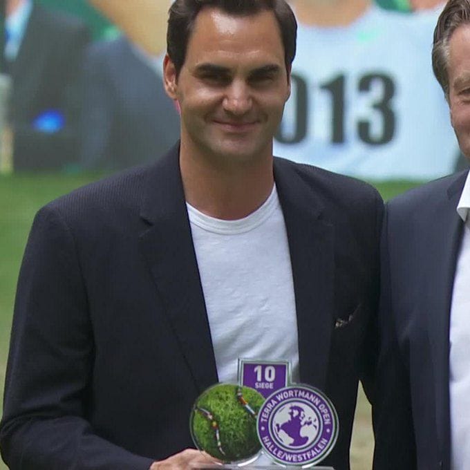 Watch: Roger Federer on court in Halle as the guest of honor; receives ...