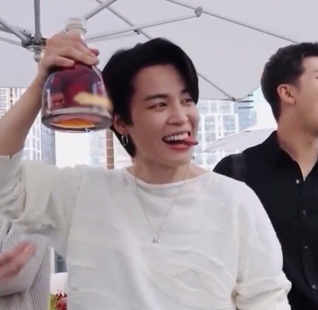 "The best gift": ARMYs emotional as BTS' Jin decides to gift them ...