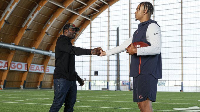 Bears fans raise red flag after Justin Fields’ Michael Vick meeting ...