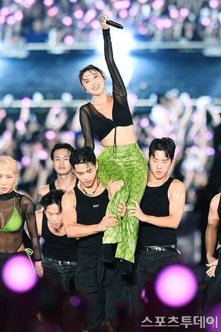 "She's glowing": Fans celebrate as MAMAMOO's Hwasa officially joins P ...
