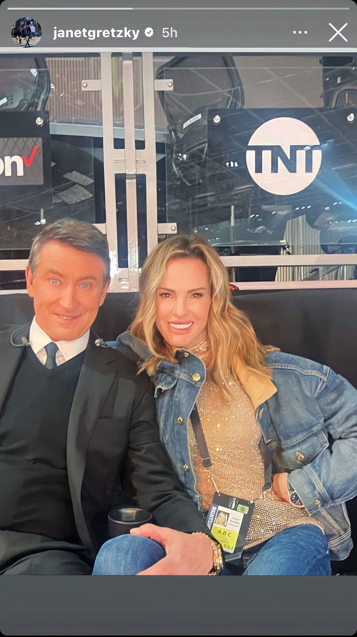 Janet Jones poses with Wayne Gretzky as couple watch Game 2 of Stanley ...