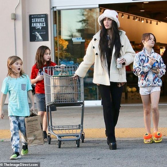 "She lets them be their own independent selves": Fans defend Megan Fox ...