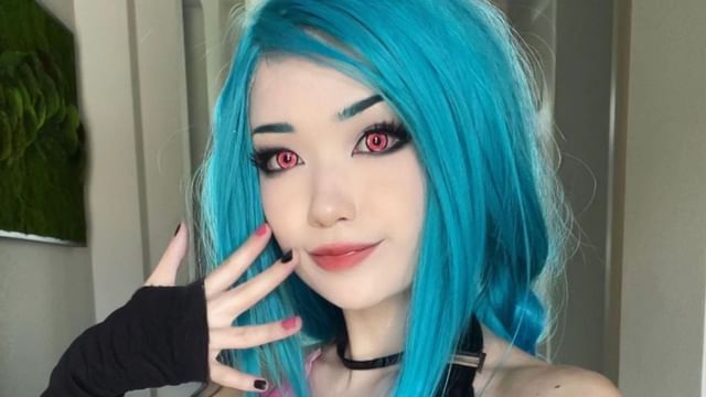 How old is Emiru? Twitch streamer's age, online career, and more explored