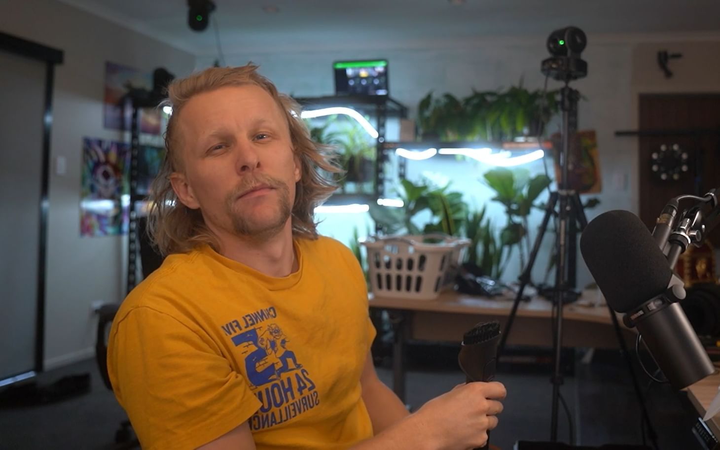 Twitch streamer Quin69 gives himself a mullet on livestream, ends in a disaster