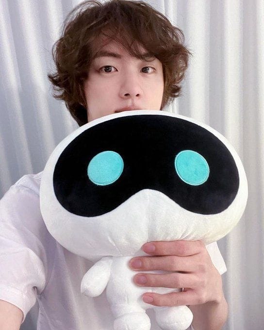 "The best gift": ARMYs emotional as BTS' Jin decides to gift them ...