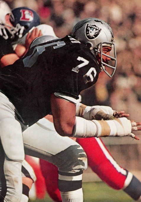 Why was Bob Brown called 'The Boomer?' Former Eagles OT's nickname explored