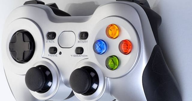 "Looks like an amateur Twitch streamer set up": Titanic Logitech controller revelation sparks ...