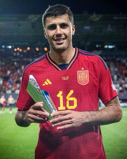 "Deserves the Ballon d'Or over Messi", "All timer season" - Fans hail ...