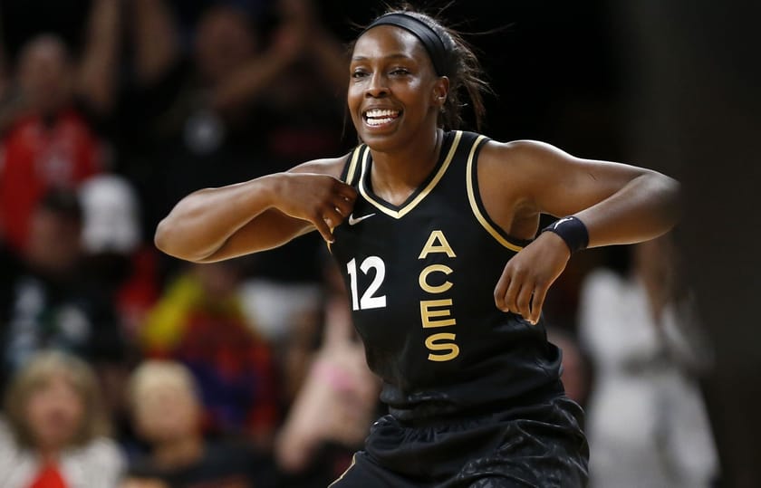 Watch: Chelsea Gray hits a tough fadeaway at the buzzer