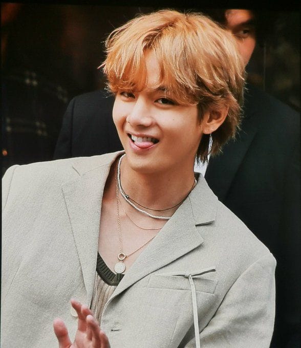 BTS’ Taehyung took over Top 5 Twitter Worldwide trends with his ...