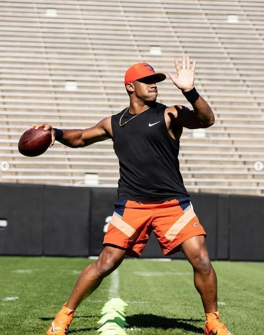 Russell Wilson gets trolled by fans after Broncos QB shows off physique ...