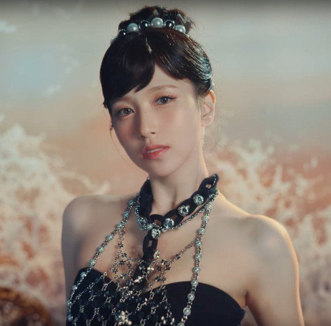 "Deserves to be in museum": TWICE's MISAMO’s artistic Do Not Touch MV has fans swooning over ...