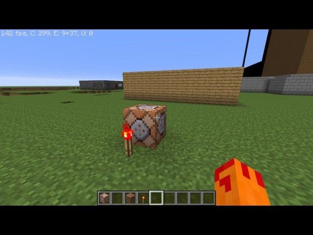 What is the command to summon blue axolotl in Minecraft?