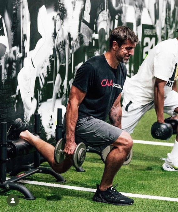 Viral Aaron Rodgers photo has Jets fans believing QB will equal Peyton ...