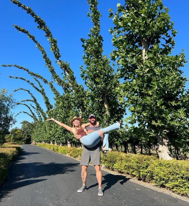 Former WWE Superstar sends a message to "mom & dad" Chelsea Green and ...