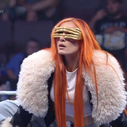 26-year-old star to help Becky Lynch against Trish Stratus and Zoey Stark? Decoding potential hint