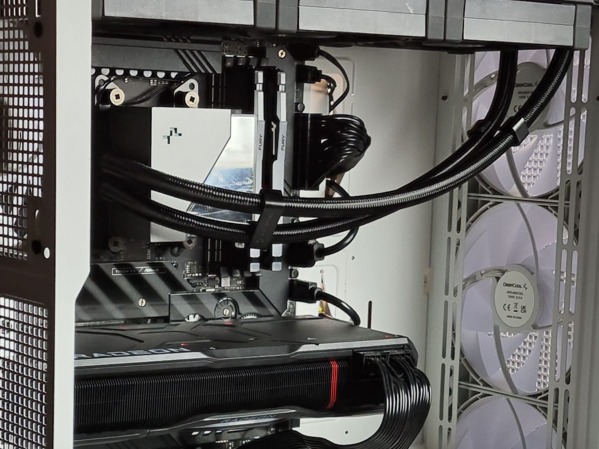DeepCool CH560 Digital mid-tower case review: High airflow for the masses