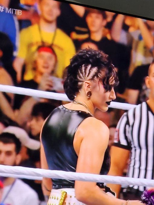 Money In The Bank: "Rhea just murdered us all again with this look ...