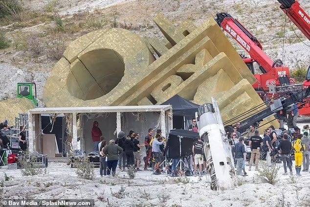 Deadpool 3 set video tease epic face-off between Ryan Reynolds and Hugh ...