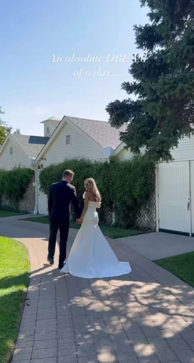 IN PHOTOS: Connor Murphy's wedding attended by likes of Alex DeBrincat ...