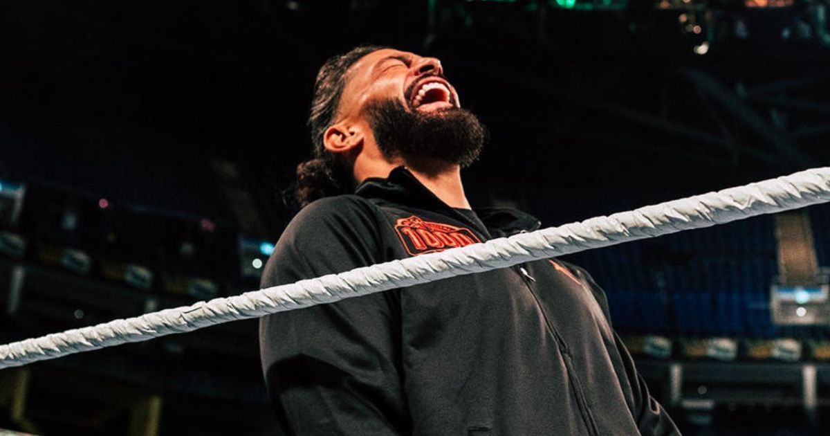 Roman Reigns surprisingly losing his title to a top non-Samoan star ...