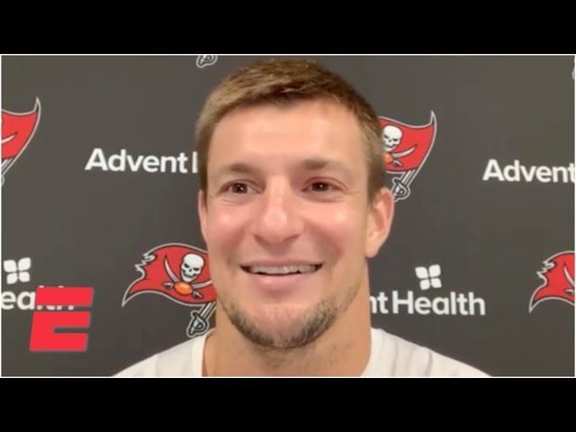 Rob Gronkowski claps back at Mojo Rawley's d**k size clownery