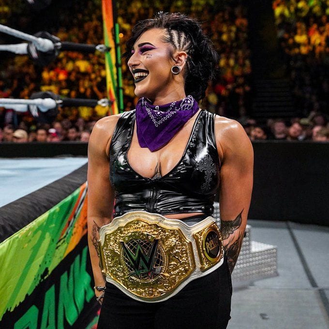 Dominik Mysterio reacts to Rhea Ripley apologizing after getting too ...