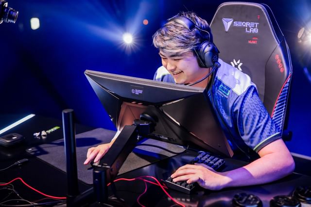 C0M Valorant settings (2023): Crosshair, configuration, keybinds ...