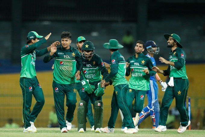 [Watch] Babar Azam and Co. welcome Mohammad Haris-led Emerging Asia Cup ...