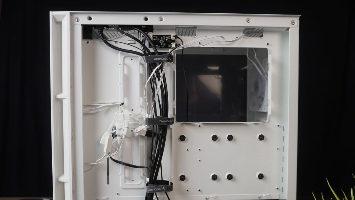 DeepCool CH560 Digital mid-tower case review: High airflow for the masses