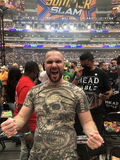 The 'green shirt guy' did not come to WWE RAW alone? Twitter explodes ...